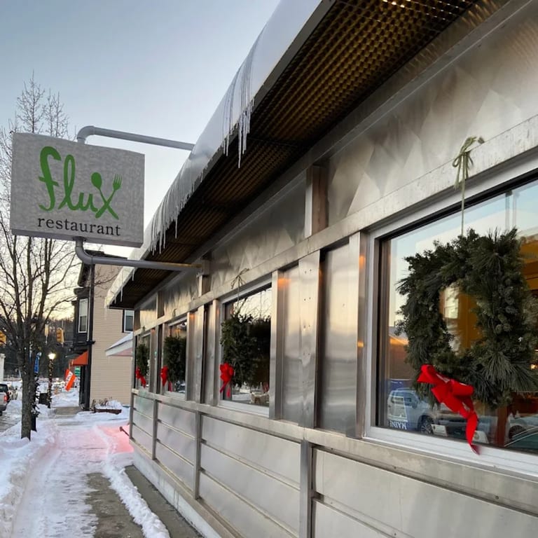 Best Bar and grill in Lisbon Fall, ME | Flux Restaurant and Bar | Bar ...