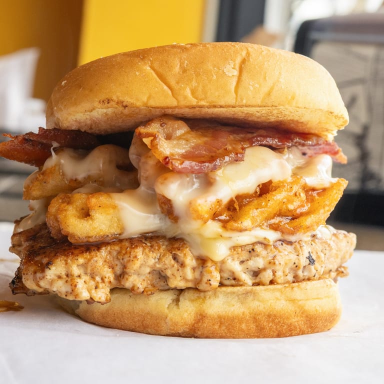 Best Burgers in Newington, CT | GoldBurgers | Burgers near me